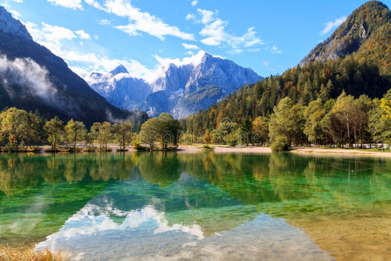 Mooi Jasna-meer in Kranjska Gora Stock Foto - Image of gebied, water ...