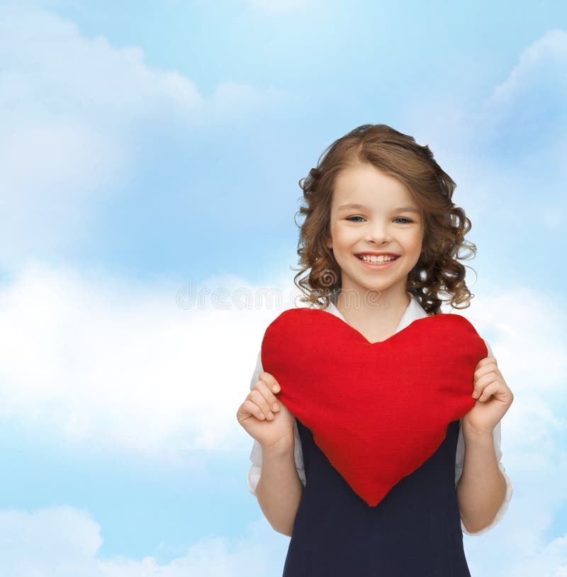 Mooi meisje met groot hart stock afbeelding. Image of medisch - 37210675