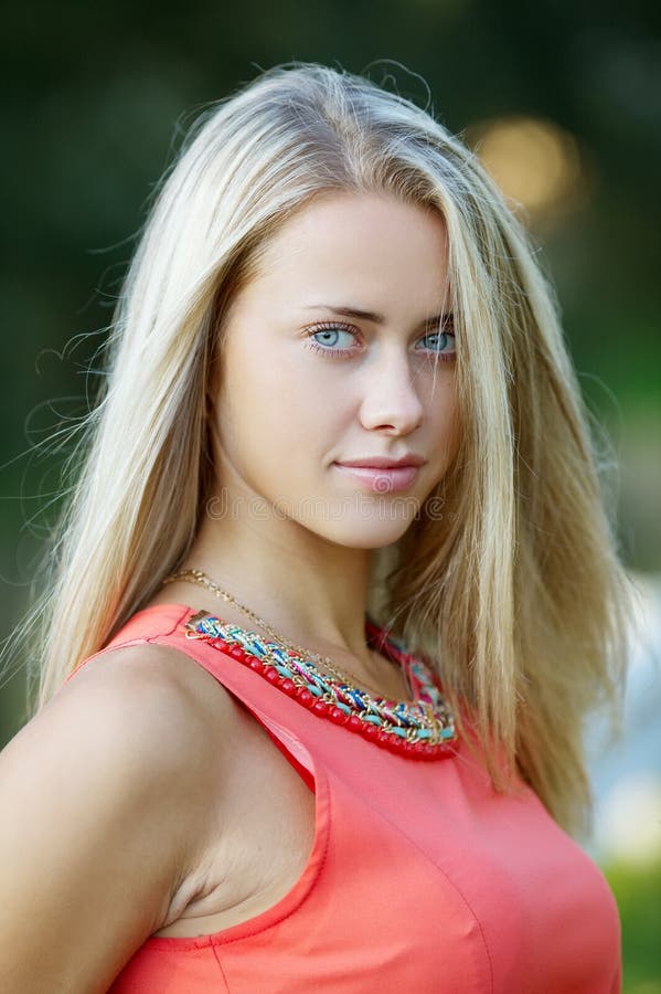 Mooi Meisjes Sensueel Portret Stock Afbeelding - Image of gezond ...