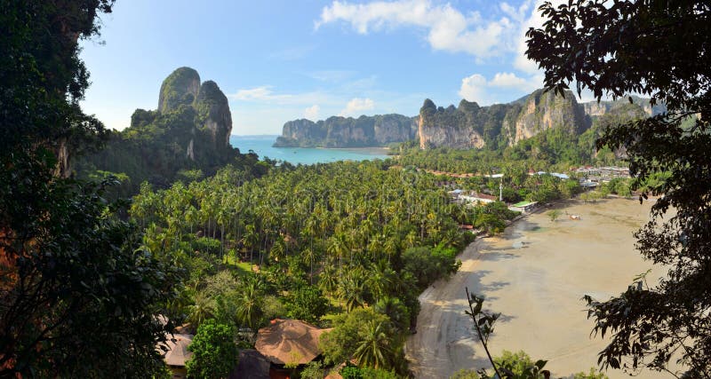 Mooi Railay-strand in Krabi Thailand Stock Afbeelding - Image of wolk ...