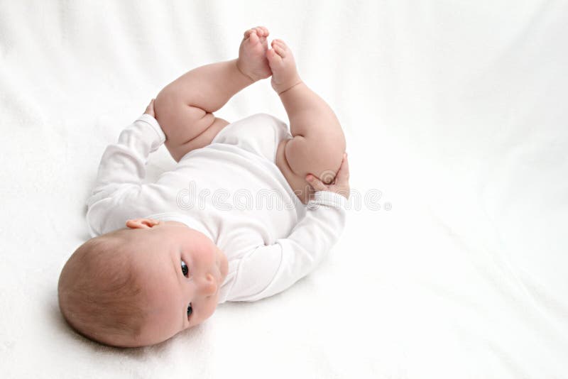Baby op rug stock foto. Image of nieuw, mama, kind, baby - 29837298