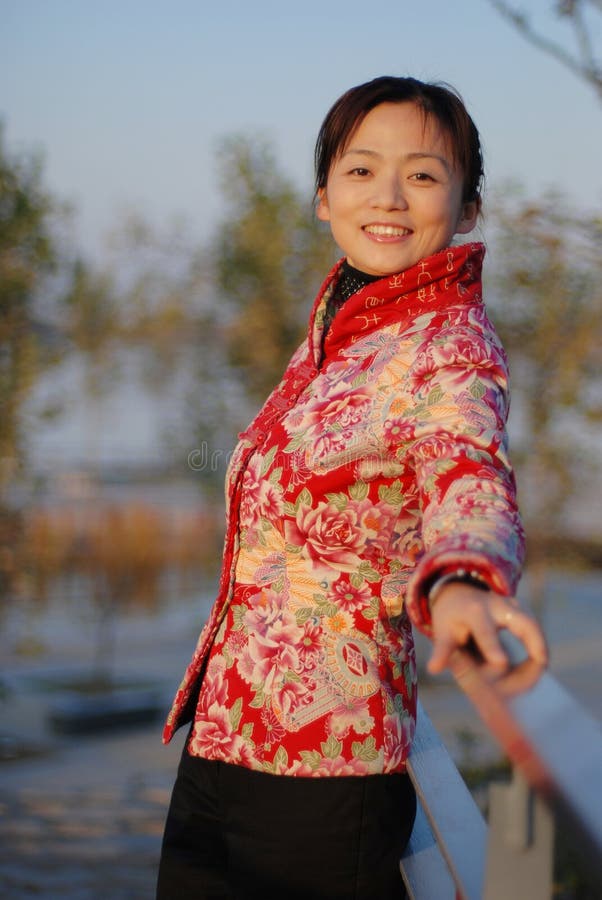 Mooie Chinese vrouw stock afbeelding. Image of uitdrukkingen - 10947941