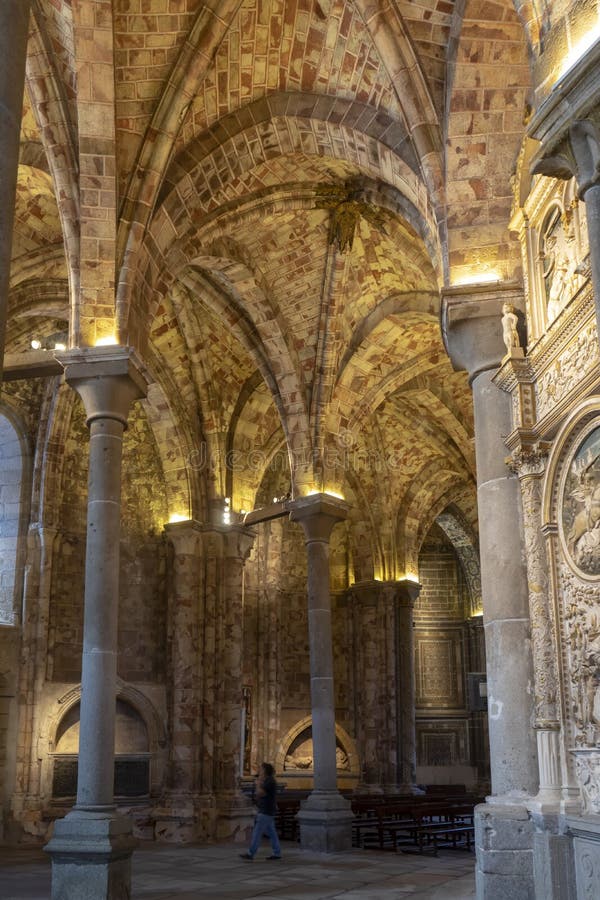 Mooie Kathedralen Van Spanje, Kathedraal Van Avila Redactionele Stock ...