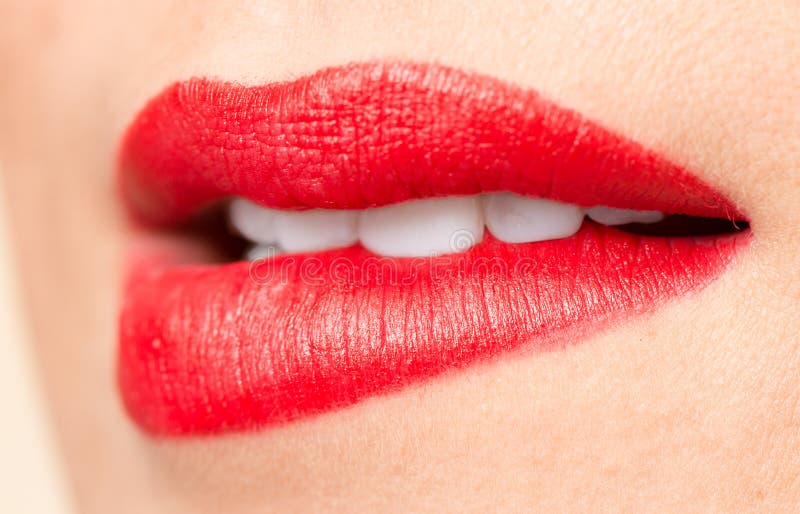 Mooie Lippen Met Rode Lippenstift Stock Foto - Image of volwassen ...