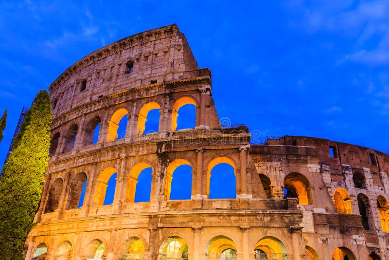Mooie Oude Vensters in Rome (Itali?) Stock Foto - Image of ligplaats ...