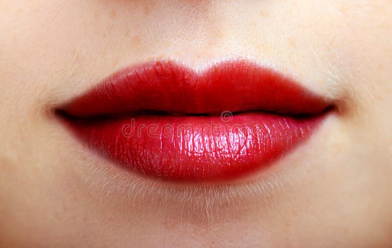 Mooie Rode Lippen Van Een Vrouw Stock Foto - Image of sensueel, rood ...