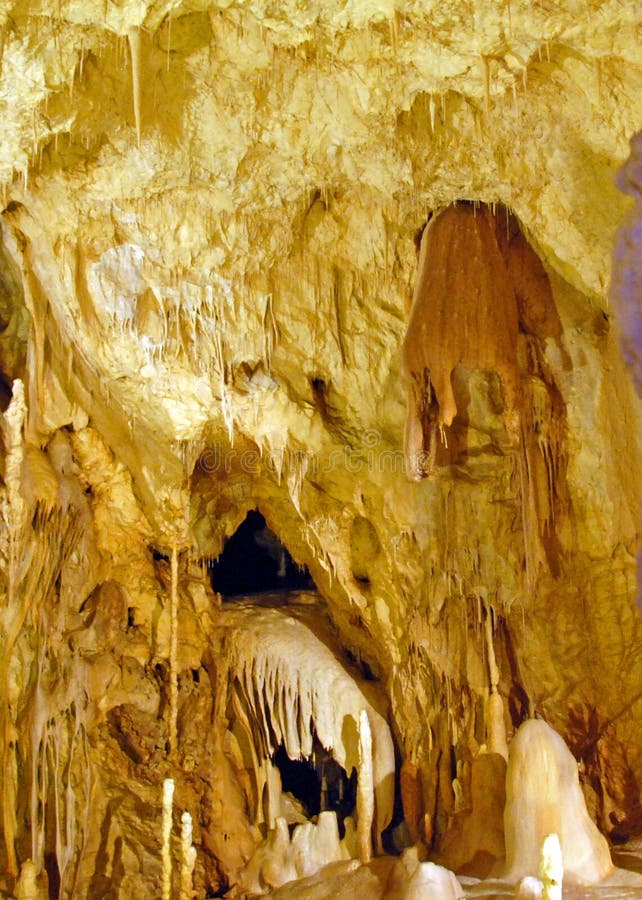 Stalactiet & Stalagmiet Stock Afbeelding - Image of toneel, ondergronds ...