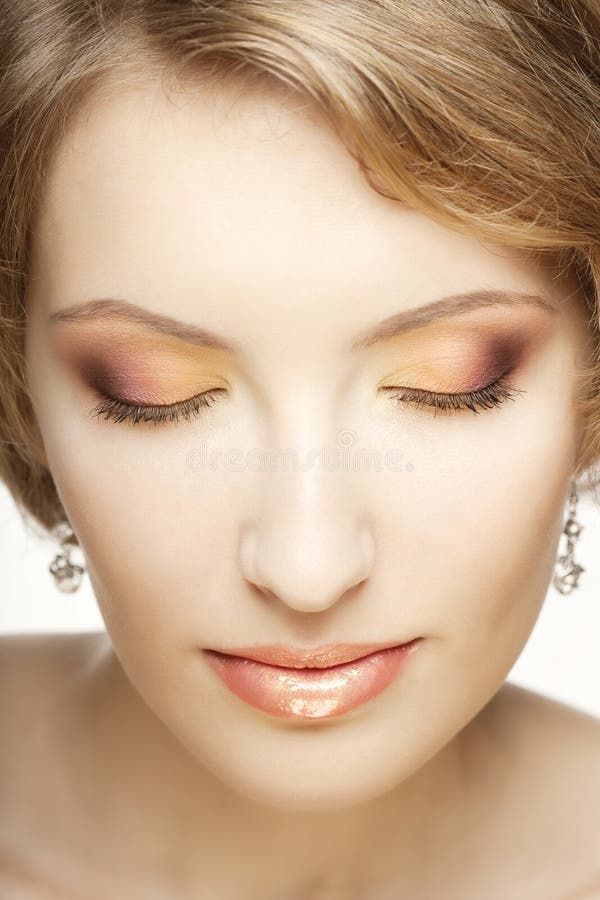 Luxe Vrouw Met Een Prachtige Make-up Stock Afbeelding - Image of ...
