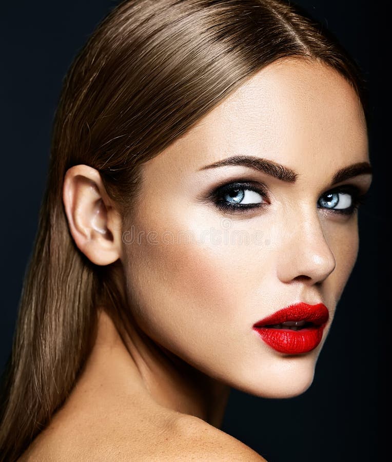 Mooie Vrouwen Modeldame Met Verse Dagelijkse Make-up Stock Afbeelding ...