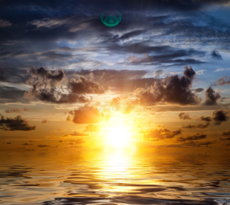 Mooie zonsopgang stock afbeelding. Image of rivier, schemer - 60352961