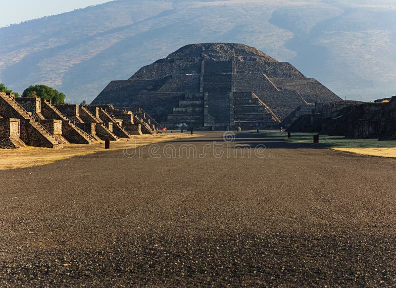 Moon Pyramid in Teotihuacan, Mexico Stock Image - Image of blue, clouds ...