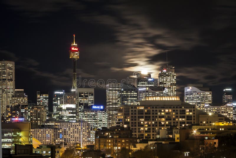 Moon rise over Sydney editorial photography. Image of skyline - 33808097