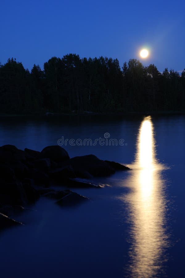 Moon Rising Picture. Image: 6192015
