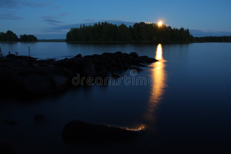 Moon Rising Picture. Image: 6220593