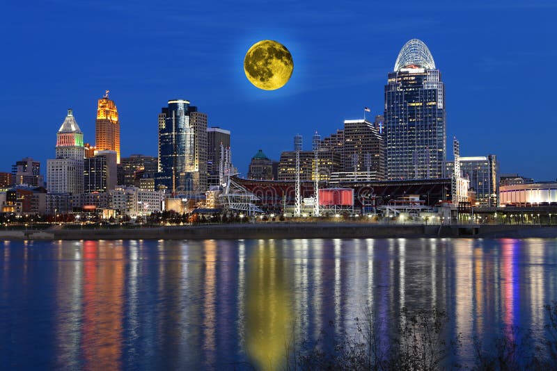 Moon Rising Above Cincinnati, Ohio Stock Photo - Image of skyscraper ...