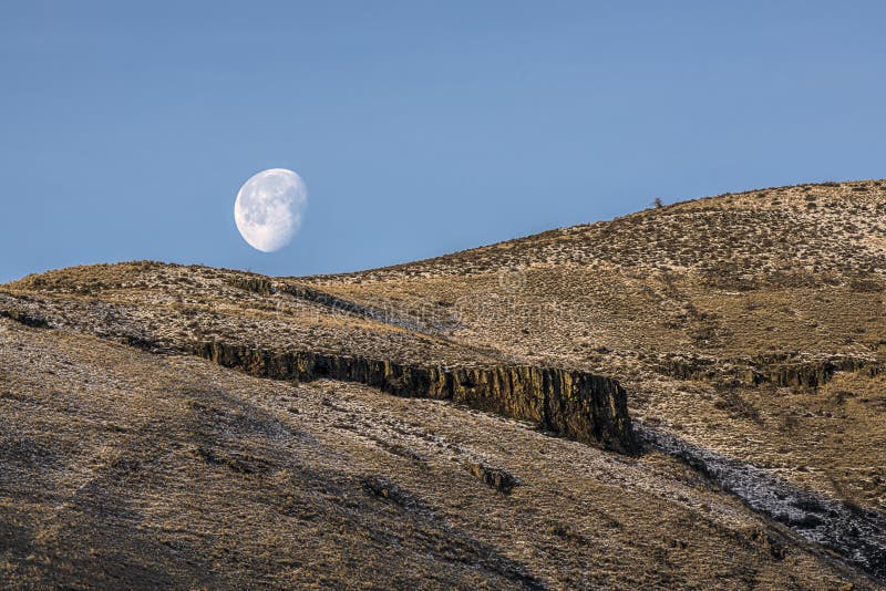 Moon Sets Over the Mountain Stock Image - Image of moonset, outdoors ...
