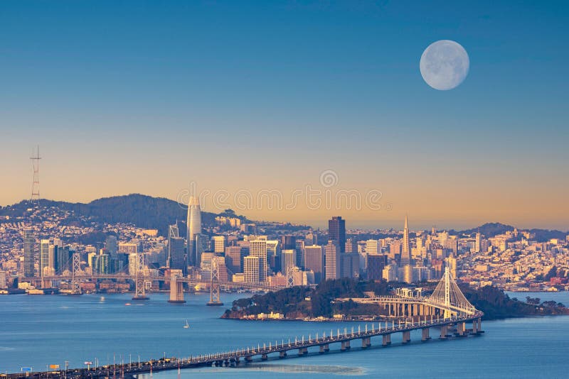 Moon Setting Over San Francisco Editorial Stock Photo - Image of ...