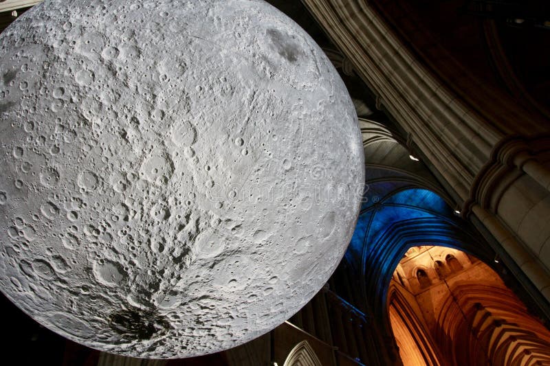 Moon in Southwark Cathedral Stock Photo - Image of chapel, undefined ...