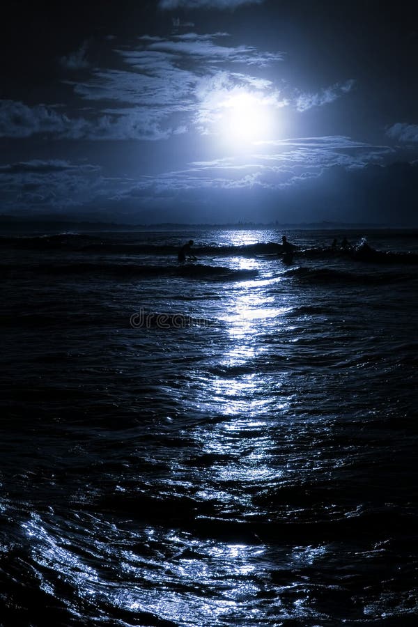 Moonrise over beach stock image. Image of ocean, rise - 2114489