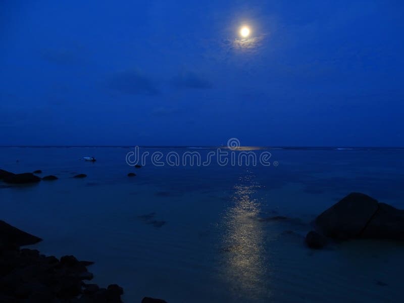 Moonrise over the Ocean stock image. Image of beauty - 202694363