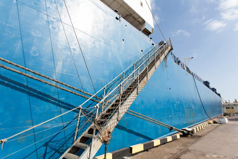 Mooring ladder stock image. Image of mooring, pier, vessel - 29956511