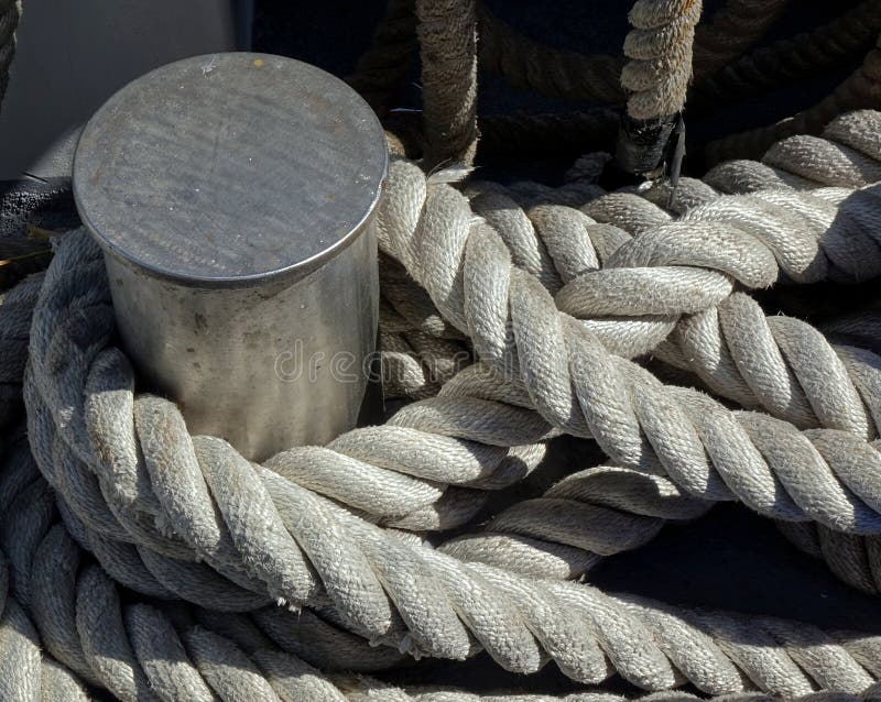 Mooring Post with a Thick Rope Stock Image - Image of rope, iron: 93802279