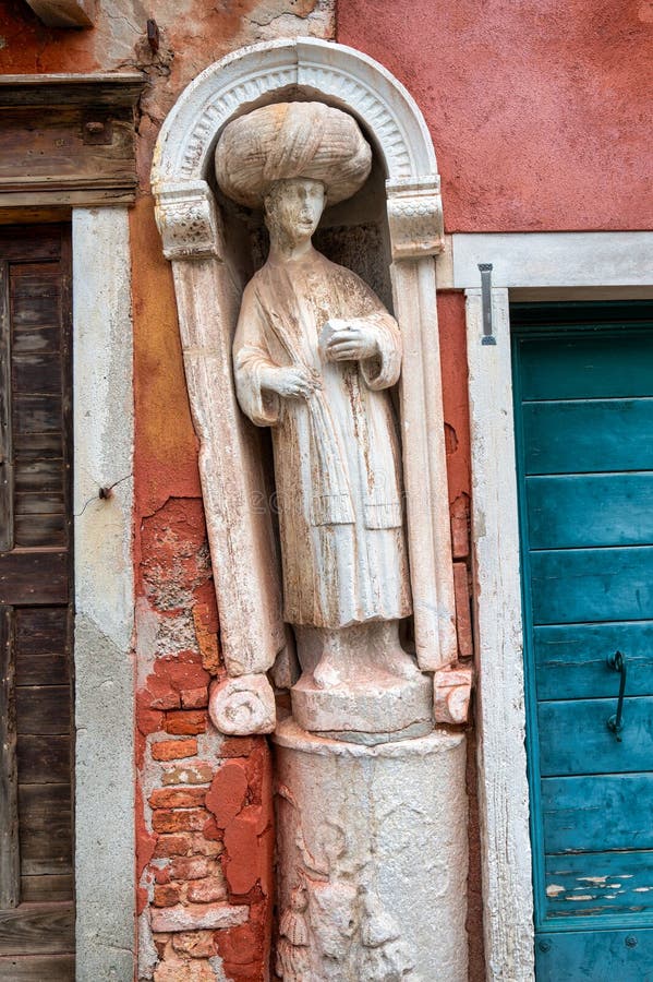 Moorish Statue in Venice 1 stock image. Image of outdoor - 309487921