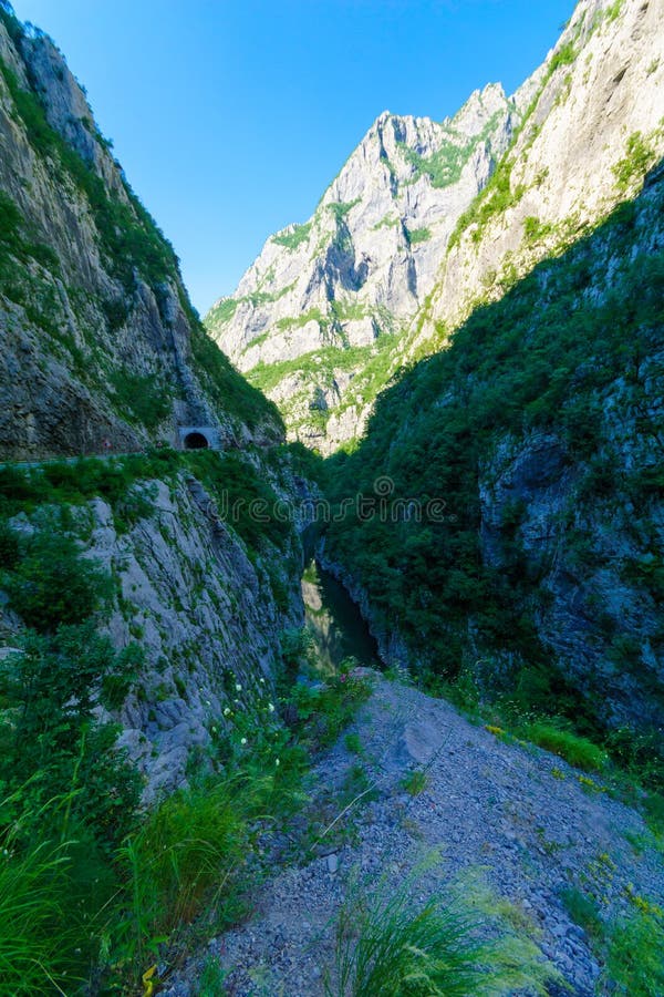 Moraca Kanjon Och Moraca Kloster Arkivfoto - Bild av liggande, monte ...