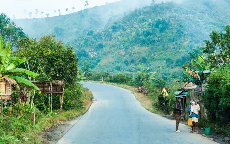 Moramanga, Madagascar image éditorial. Image du taudis - 97176360