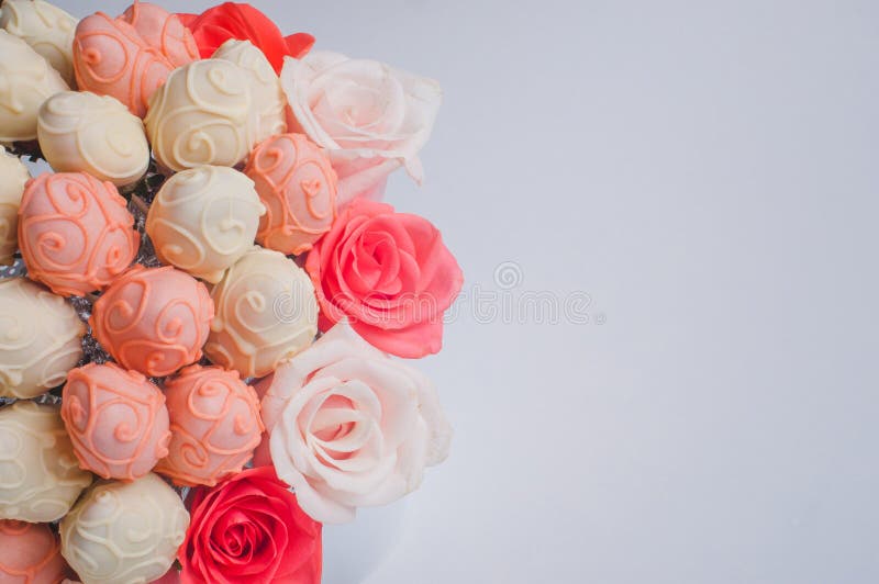 Morango Fresca Coberta Pelo Chocolate Cor-de-rosa E Branco Foto de ...