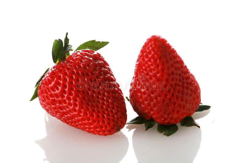 Morango isolada no branco imagem de stock. Imagem de refrescamento ...