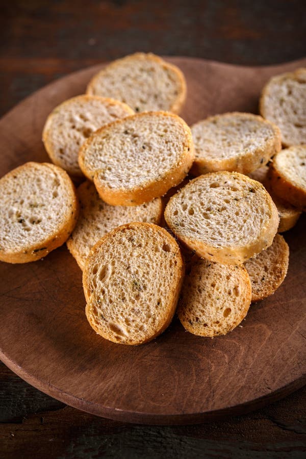 Biscotte ronde photo stock. Image du pile, rond, plat - 33627310