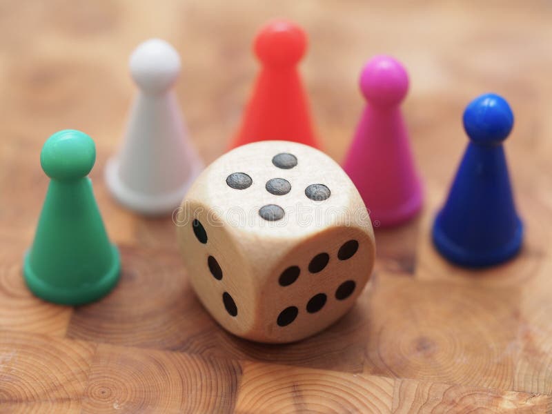 Morceaux Et Matrices De Jeu Image stock - Image du panneau, échecs ...