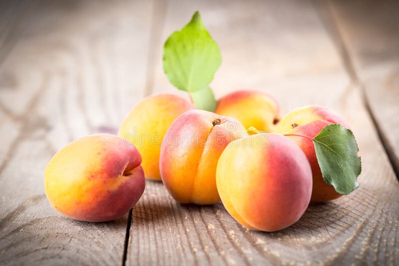 Morele zdjęcie stock. Obraz złożonej z tkanina, surowy - 7675864