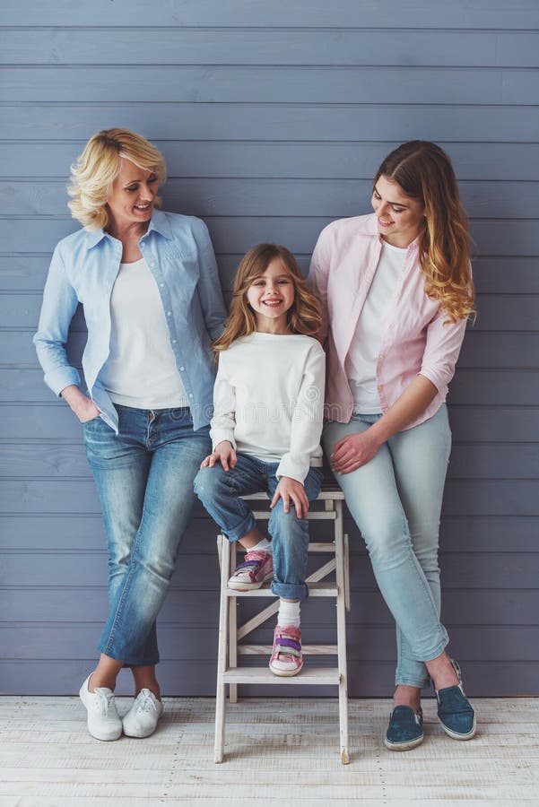 Farmor Mamma Och Dotter Fotografering För Bildbyråer Bild Av Igen