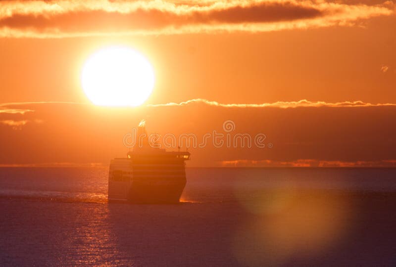 Morning light stock image. Image of light, ship, ocean - 32465501