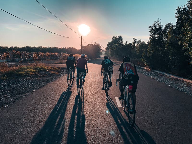 Morning Ride ! editorial photography. Image of lane - 206719497