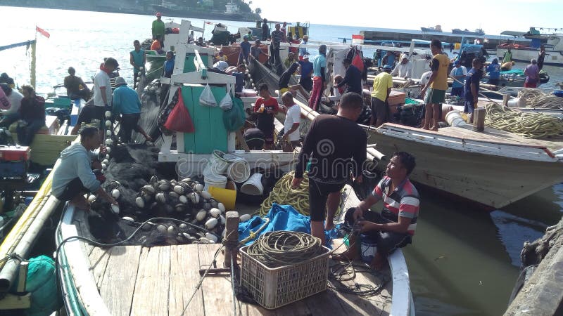 Boat people work editorial photo. Image of work, boat - 135964266