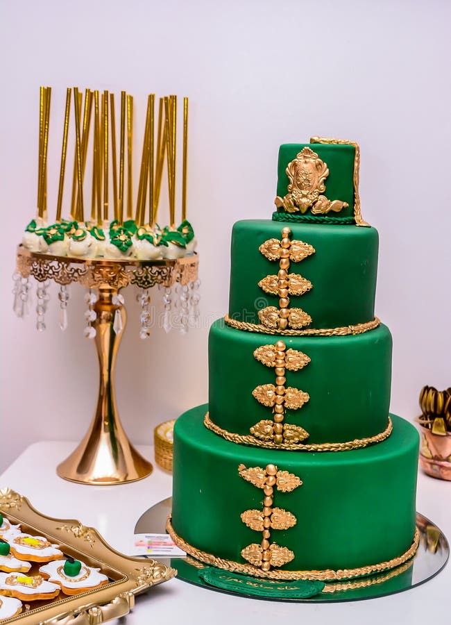 Moroccan Wedding Cake in Green with the Theme of the Moroccan Caftan ...