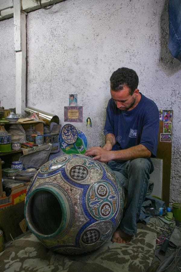 Morocco - Fez - Decorator - Boy - Draw - Ceramic - Pot Editorial Photo ...