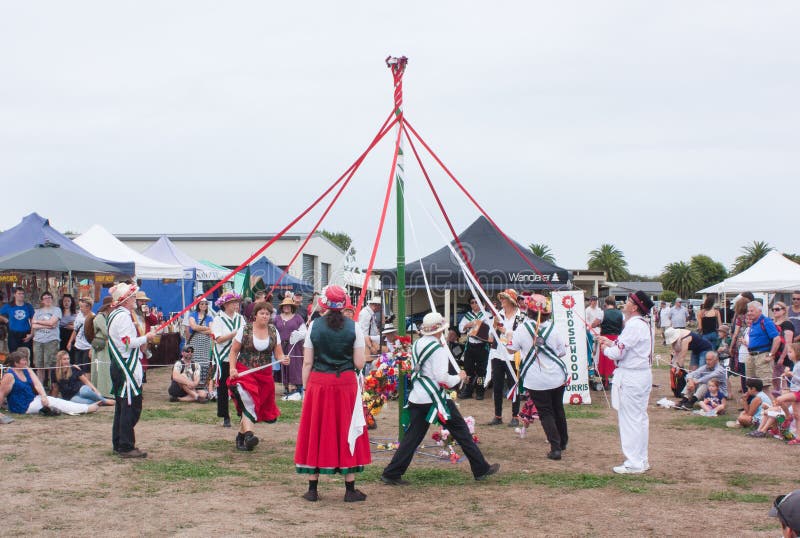 Morris Dancers foto editorial. Imagen de levadura, bailarines - 121753491