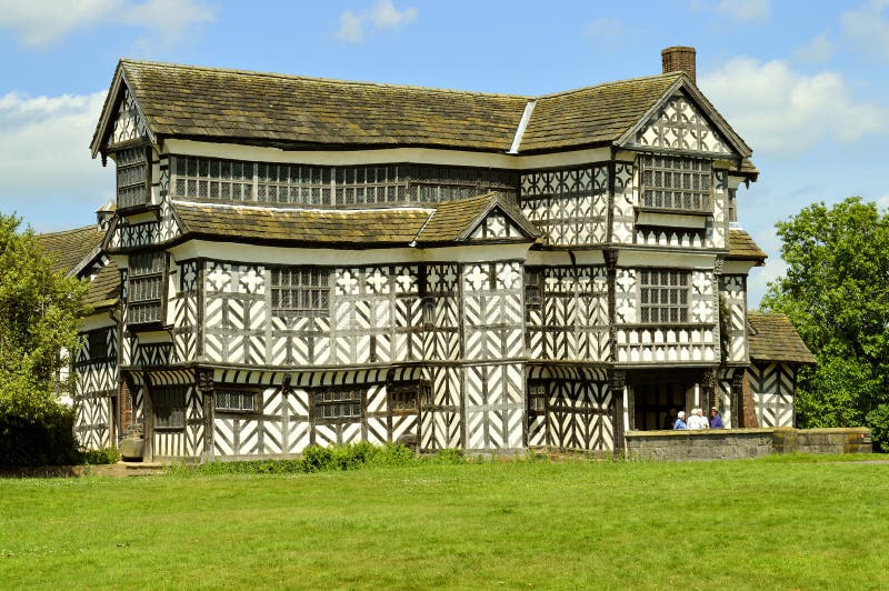 Morton Hall pequeno imagem editorial. Imagem de medieval - 108061080