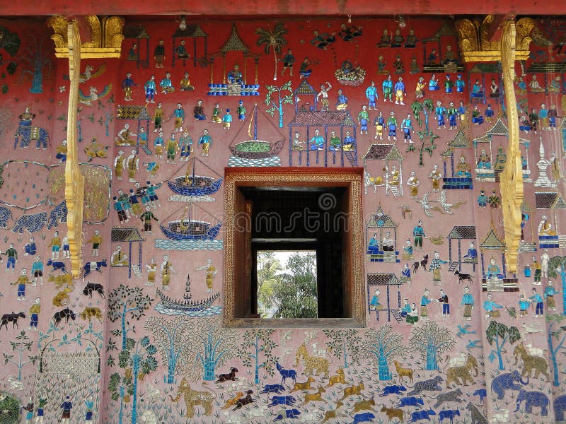 Dettaglio Del Mosaico Della Parete Esterna Ad Un Tempio in Luang ...