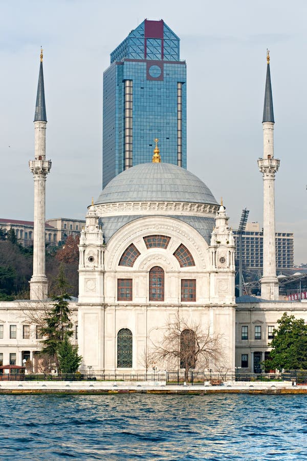 Moschea Di Ortakoy, Costantinopoli, Turchia. Immagine Stock - Immagine ...