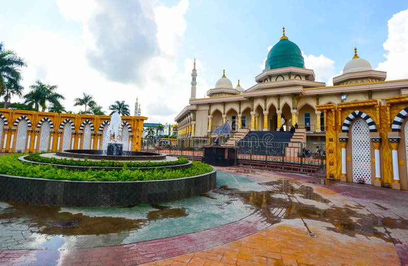 Moschea Moderna Un Tempio Per I Seguaci Di Islam Immagine Stock ...