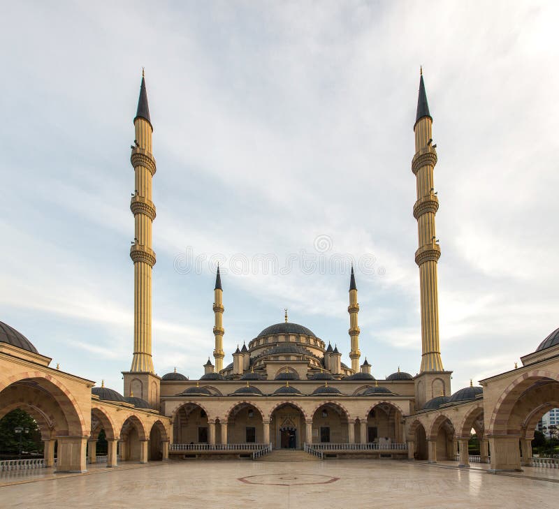 Moschee ` Herz Von Tschetschenien-` Bei Sonnenuntergang Stockbild ...