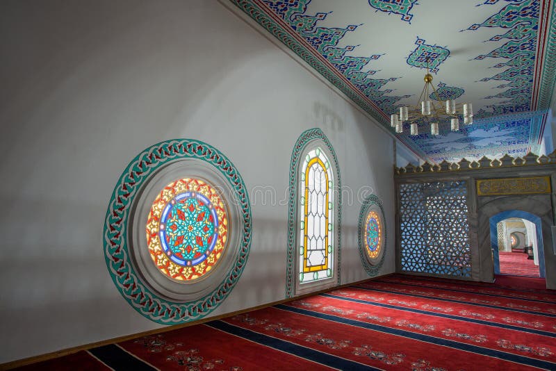 Moschee Innen stockfoto. Bild von haube, entwurf, decke - 96147010