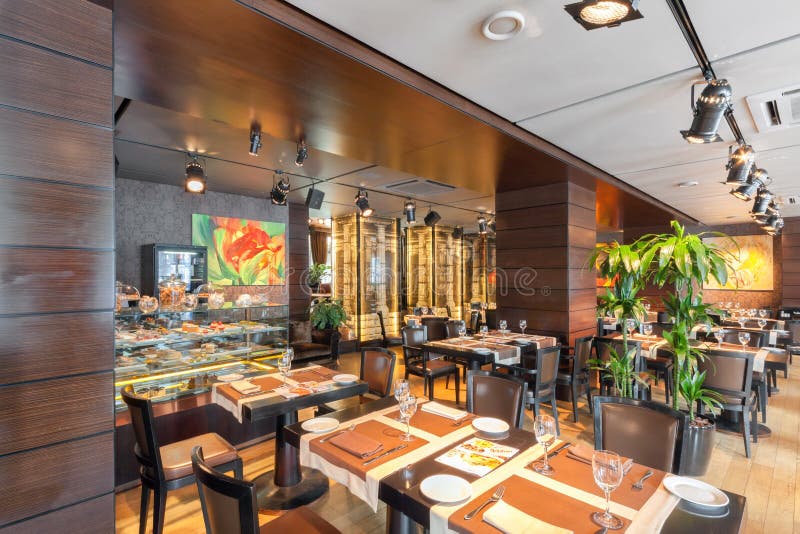 MOSCOW - AUGUST 2014: Interior is Luxurious and Fine Dining Restaurant ...