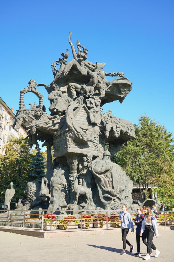 Monument with Animals of the Moscow Zoo Editorial Photography - Image ...
