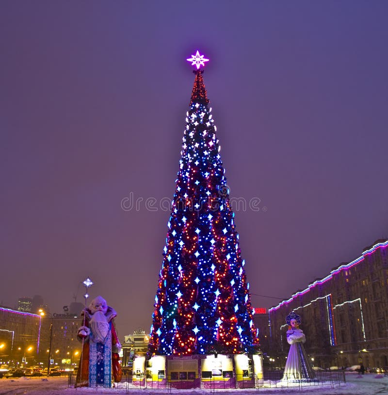 Christmas Tree And Ice Sculptures, Moscow Editorial Photography - Image ...
